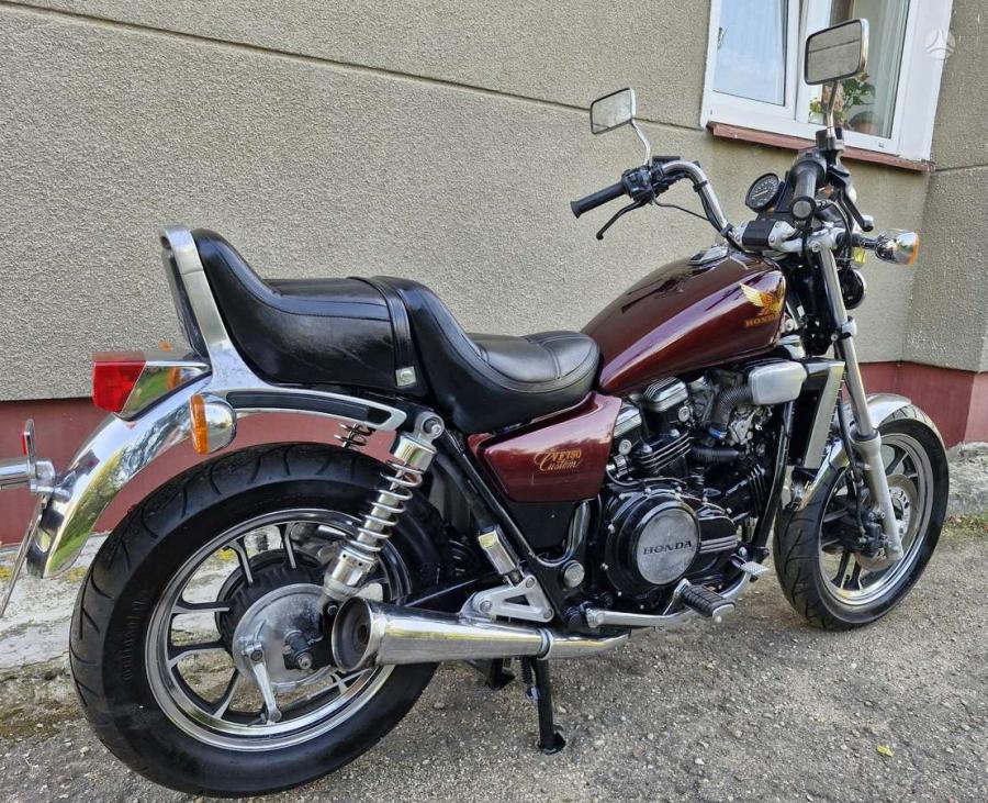 Sarkans Honda VF 1989 Kauņa, ar dzinēja tilpumu 0.75 L un nobraukumu 28 tūkst. km par 1750 €, foto 8 vietnē AUTOMOTO.COM.LV