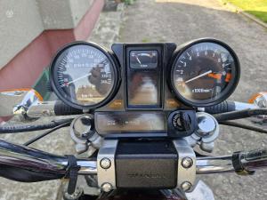 Sarkans Honda VF 1989 Kauņa, ar dzinēja tilpumu 0.75 L un nobraukumu 28 tūkst. km par 1750 €, foto 12 vietnē AUTOMOTO.COM.LV