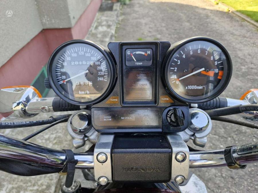 Sarkans Honda VF 1989 Kauņa, ar dzinēja tilpumu 0.75 L un nobraukumu 28 tūkst. km par 1750 €, foto 12 vietnē AUTOMOTO.COM.LV