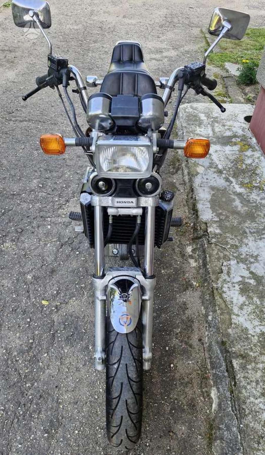 Sarkans Honda VF 1989 Kauņa, ar dzinēja tilpumu 0.75 L un nobraukumu 28 tūkst. km par 1750 €, foto 15 vietnē AUTOMOTO.COM.LV