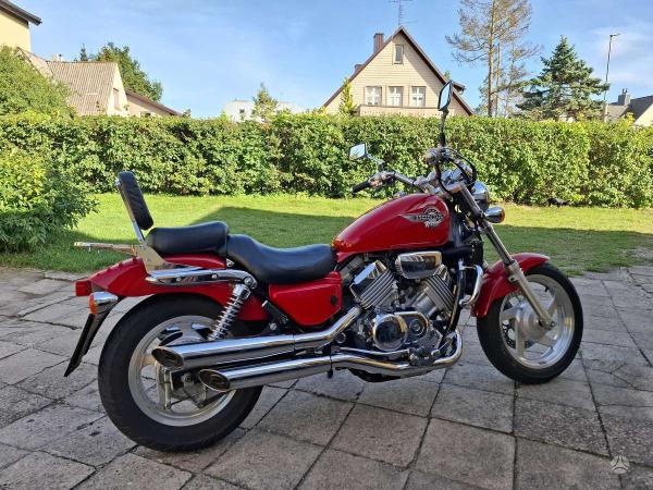 Red Honda VF 1996 in Palanga, with an engine capacity of 0.75 L and mileage of 45 thousand km for 3300 €, photo 3 on AUTOMOTO.COM.LV