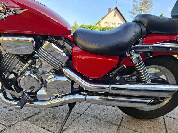 Red Honda VF 1996 in Palanga, with an engine capacity of 0.75 L and mileage of 45 thousand km for 3300 €, photo 5 on AUTOMOTO.COM.LV