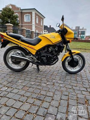 Dzeltens Honda VF 1983 Klaipėda, ar dzinēja tilpumu 0.40 L un nobraukumu 75 tūkst. km par 1000 €, foto  vietnē AUTOMOTO.COM.LV