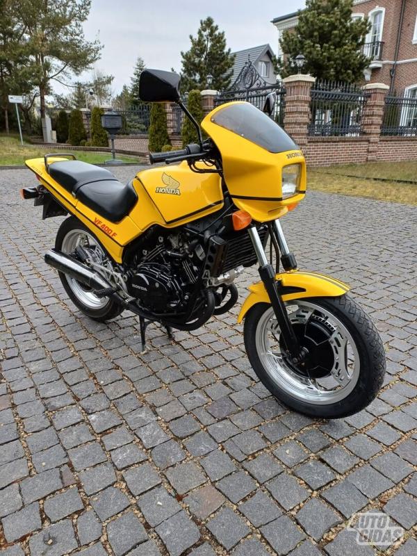 Yellow Honda VF 1983 in Klaipeda, with an engine capacity of 0.40 L and mileage of 75 thousand km for 1000 €, photo 3 on AUTOMOTO.COM.LV