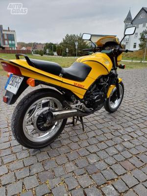 Dzeltens Honda VF 1983 Klaipėda, ar dzinēja tilpumu 0.40 L un nobraukumu 75 tūkst. km par 1000 €, foto 5 vietnē AUTOMOTO.COM.LV