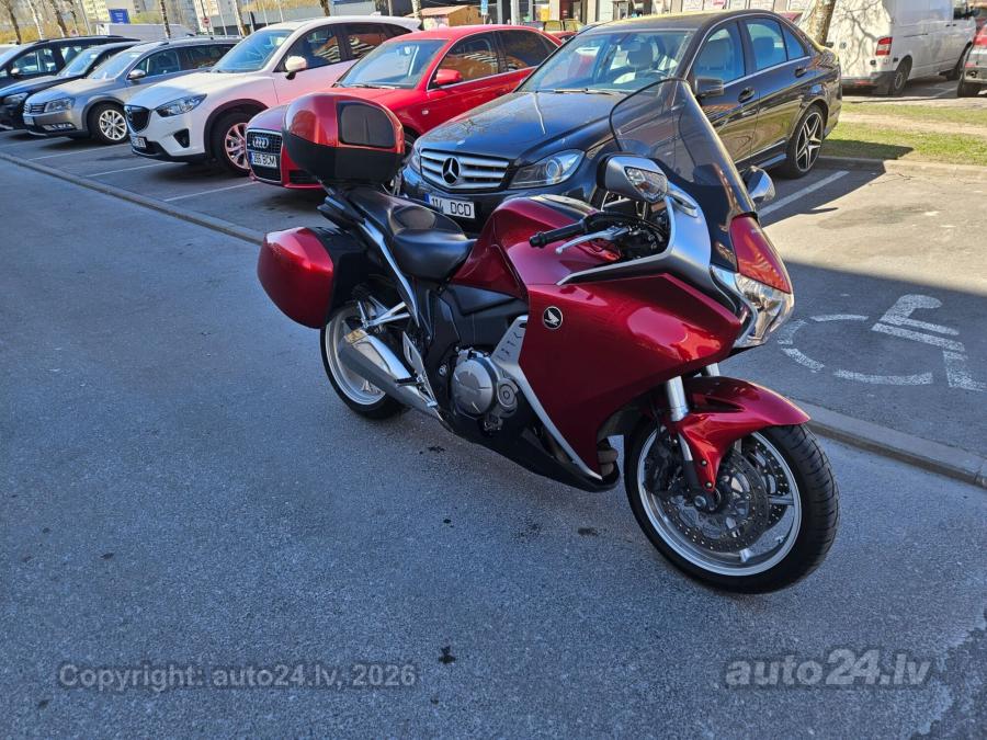 Melns Honda VFR 1200 2010 Tallina, ar dzinēja tilpumu 1.24 L un nobraukumu 71 tūkst. km par 5800 €, foto 3 vietnē AUTOMOTO.COM.LV