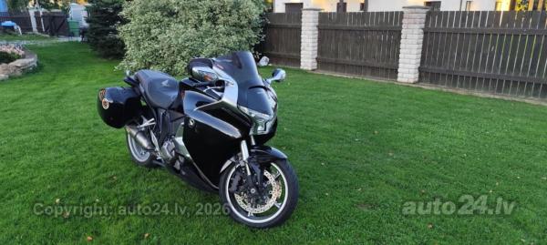 Honda VFR 1200 2014 in Tallinn, with an engine capacity of 1.20 L and mileage of 32 thousand km for 7600 €, photo 1 on AUTOMOTO.COM.LV