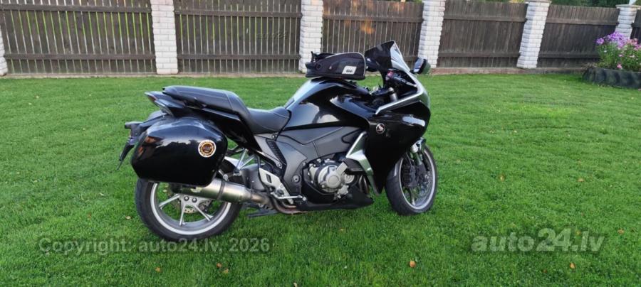Honda VFR 1200 2014 Tallina, ar dzinēja tilpumu 1.20 L un nobraukumu 32 tūkst. km par 7600 €, foto 3 vietnē AUTOMOTO.COM.LV