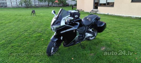 Honda VFR 1200 2014 in Tallinn, with an engine capacity of 1.20 L and mileage of 32 thousand km for 7600 €, photo 5 on AUTOMOTO.COM.LV