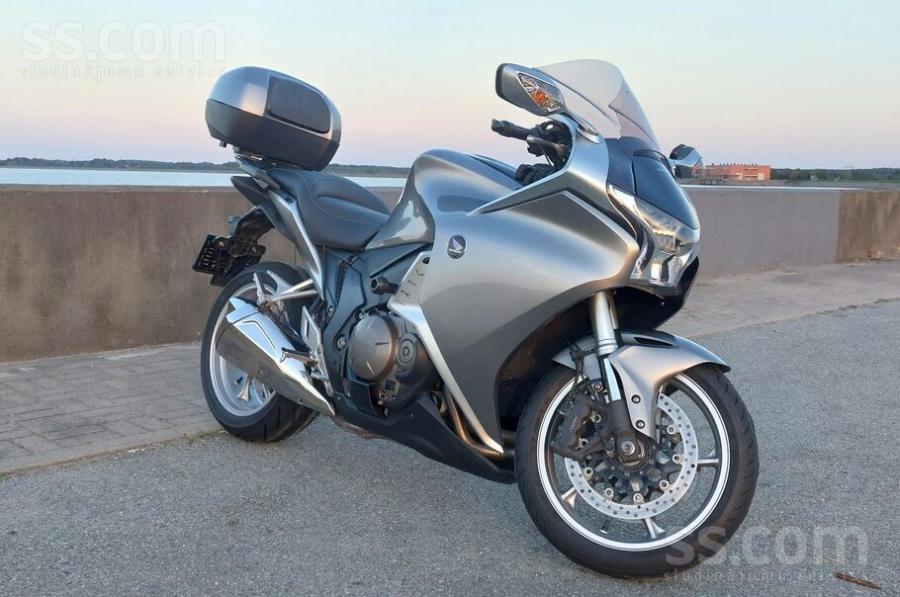 Хонда VFR 1200F 2010 в Рига, объемом двигателя 1.24 л и пробегом 0 тыс. км за 6500 €, фото 1 на AUTOMOTO.COM.LV