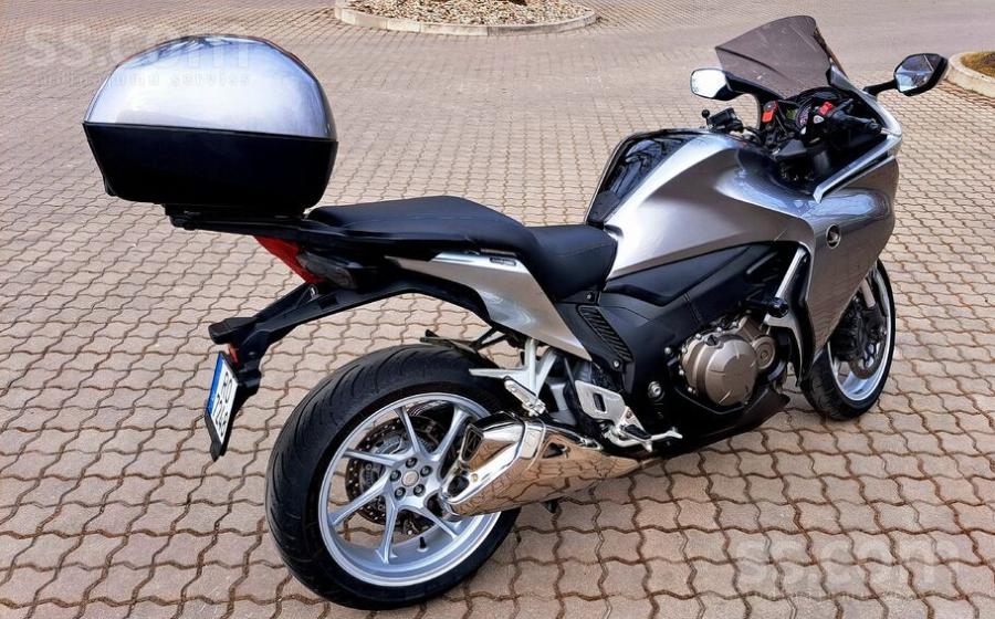 Honda VFR 1200F 2010 Rīga, ar dzinēja tilpumu 1.24 L un nobraukumu 0 tūkst. km par 6480 €, foto 3 vietnē AUTOMOTO.COM.LV