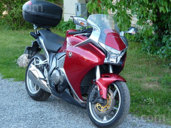 Хонда VFR 1200F 2010 в Рига, объемом двигателя 1.20 л и пробегом 0 тыс. км за 6099 €, фото 1 на AUTOMOTO.COM.LV