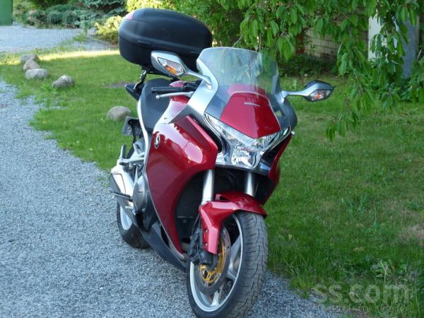 Хонда VFR 1200F 2010 в Рига, объемом двигателя 1.20 л и пробегом 0 тыс. км за 6099 €, фото 2 на AUTOMOTO.COM.LV