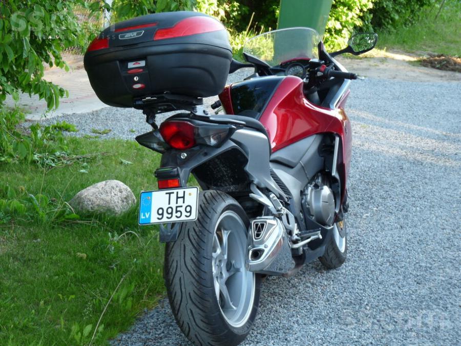 Honda VFR 1200F 2010 in Riga, with an engine capacity of 1.20 L and mileage of 0 thousand km for 6099 €, photo 4 on AUTOMOTO.COM.LV