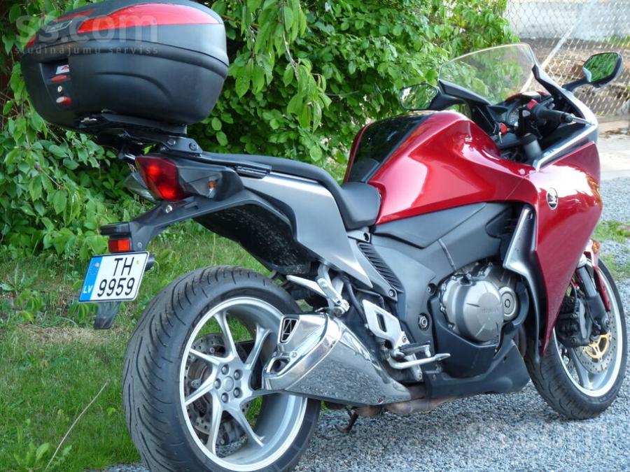Honda VFR 1200F 2010 in Riga, with an engine capacity of 1.20 L and mileage of 0 thousand km for 6099 €, photo 5 on AUTOMOTO.COM.LV