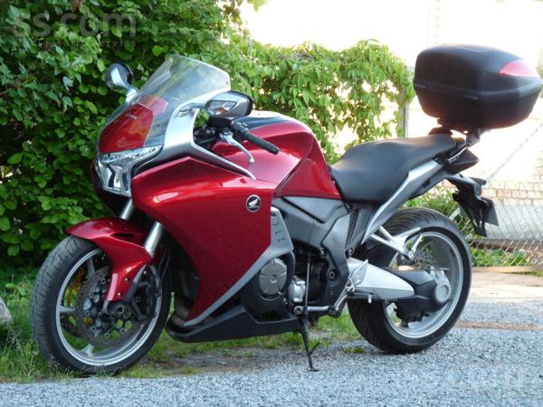 Honda VFR 1200F 2010 in Riga, with an engine capacity of 1.20 L and mileage of 0 thousand km for 6099 €, photo 8 on AUTOMOTO.COM.LV
