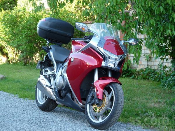 Honda VFR 1200F 2010 in Riga, with an engine capacity of 1.20 L and mileage of 0 thousand km for 6099 €, photo 10 on AUTOMOTO.COM.LV
