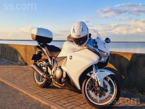 Хонда VFR 1200F 2011 в Рига, объемом двигателя 1.20 л и пробегом 0 тыс. км за 6969 €, фото  на AUTOMOTO.COM.LV