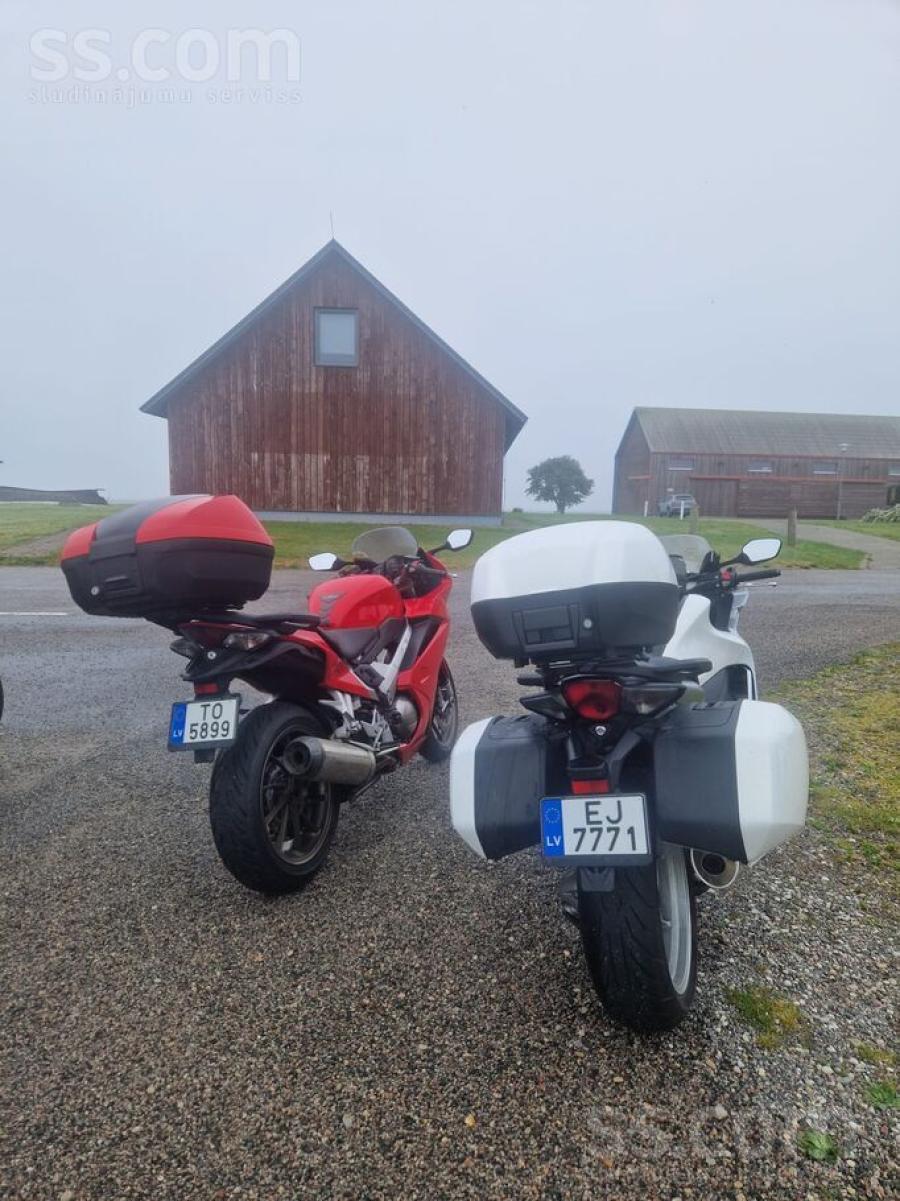 Хонда VFR 1200F 2011 в Рига, объемом двигателя 1.20 л и пробегом 0 тыс. км за 6969 €, фото 4 на AUTOMOTO.COM.LV