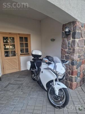 Хонда VFR 1200F 2011 в Рига, объемом двигателя 1.20 л и пробегом 0 тыс. км за 6969 €, фото 7 на AUTOMOTO.COM.LV