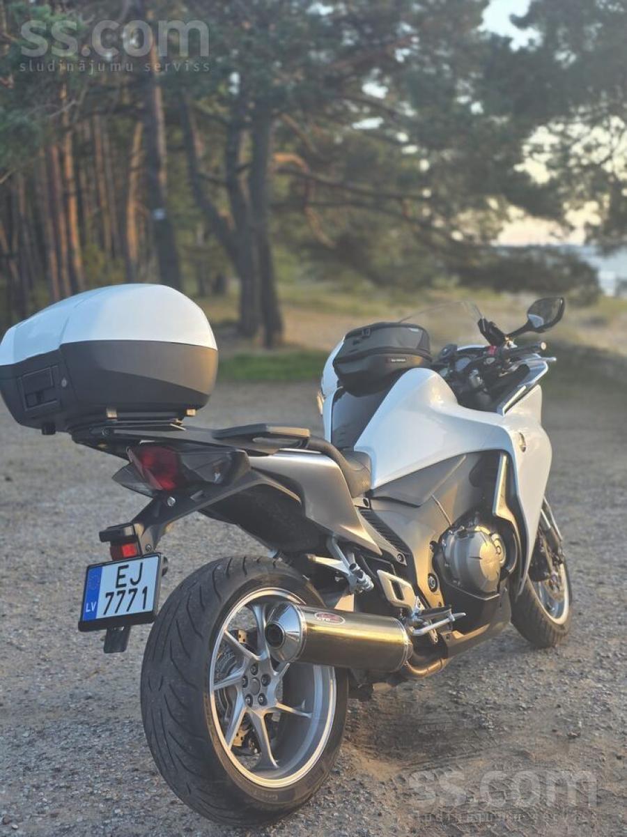 Хонда VFR 1200F 2011 в Рига, объемом двигателя 1.20 л и пробегом 0 тыс. км за 6969 €, фото 10 на AUTOMOTO.COM.LV