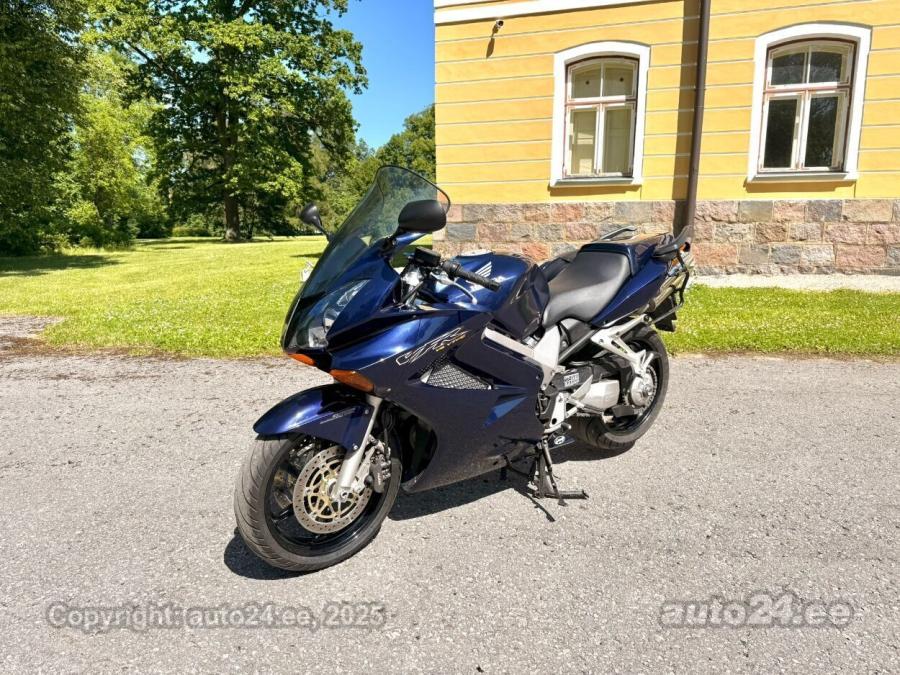 Синий Хонда VFR 800 2003 в Таллин, объемом двигателя 0.78 л и пробегом 35 тыс. км за 3999 €, фото 11 на AUTOMOTO.COM.LV