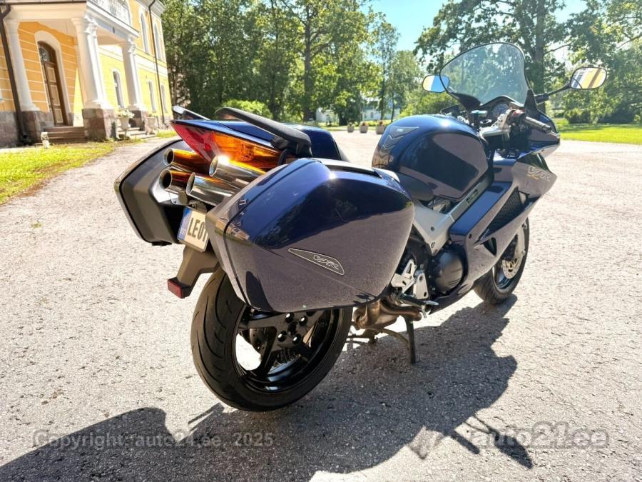 Синий Хонда VFR 800 2003 в Таллин, объемом двигателя 0.78 л и пробегом 35 тыс. км за 3999 €, фото 15 на AUTOMOTO.COM.LV