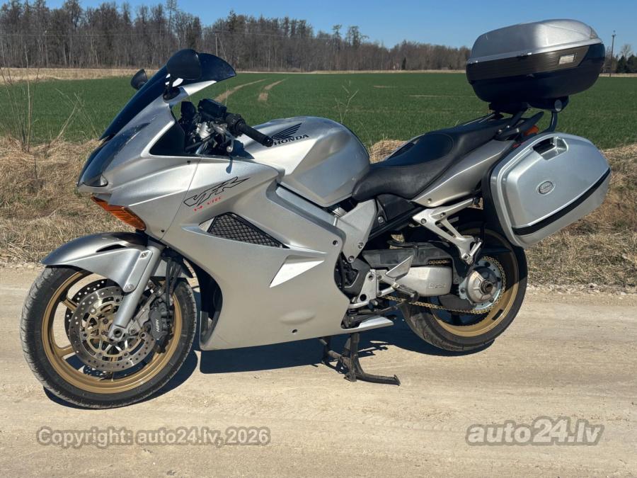 Grey Honda VFR 800 2002 in Tallinn, with an engine capacity of 0.78 L and mileage of 68 thousand km for 3300 €, photo 1 on AUTOMOTO.COM.LV