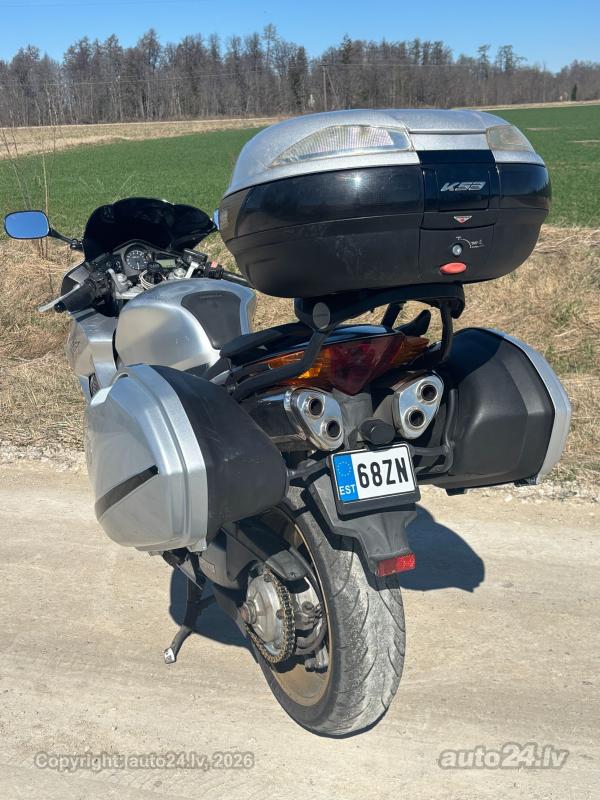 Pelēks Honda VFR 800 2002 Tallina, ar dzinēja tilpumu 0.78 L un nobraukumu 68 tūkst. km par 3300 €, foto 8 vietnē AUTOMOTO.COM.LV