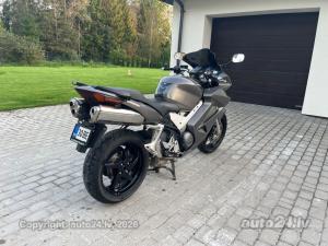 Grey Honda VFR 800 2003 in Rapla, with an engine capacity of 0.78 L and mileage of 46 thousand km for 3000 €, photo 3 on AUTOMOTO.COM.LV