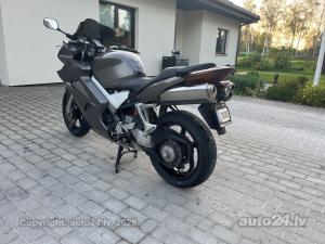 Grey Honda VFR 800 2003 in Rapla, with an engine capacity of 0.78 L and mileage of 46 thousand km for 3000 €, photo 4 on AUTOMOTO.COM.LV