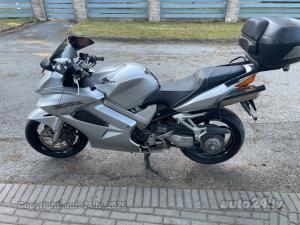 Pelēks Honda VFR 800 2003 Saue, ar dzinēja tilpumu 0.78 L un nobraukumu 81 tūkst. km par 2490 €, foto 4 vietnē AUTOMOTO.COM.LV