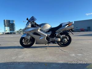 Pelēks Honda VFR 800 2003 Tallina, ar dzinēja tilpumu 0.78 L un nobraukumu 32 tūkst. km par 3750 €, foto 3 vietnē AUTOMOTO.COM.LV