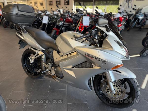 Grey Honda VFR 800 2003 in Tallinn, with an engine capacity of 0.78 L and mileage of 62 thousand km for 2790 €, photo 1 on AUTOMOTO.COM.LV