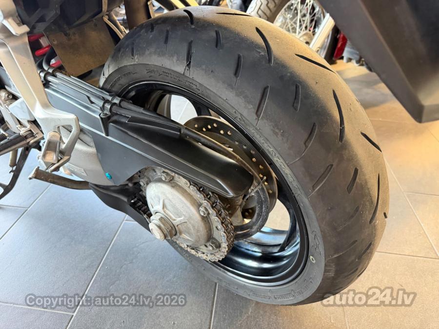 Pelēks Honda VFR 800 2003 Tallina, ar dzinēja tilpumu 0.78 L un nobraukumu 62 tūkst. km par 2790 €, foto 17 vietnē AUTOMOTO.COM.LV