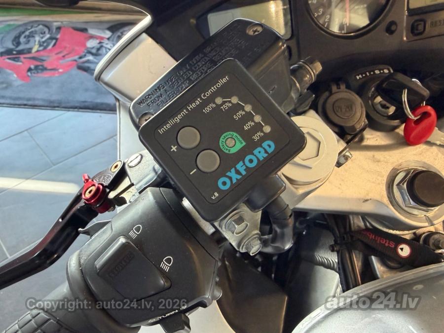 Pelēks Honda VFR 800 2003 Tallina, ar dzinēja tilpumu 0.78 L un nobraukumu 62 tūkst. km par 2790 €, foto 19 vietnē AUTOMOTO.COM.LV