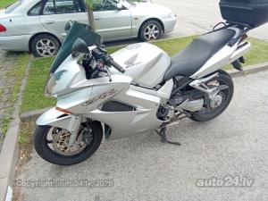 Pelēks Honda VFR 800 2003 Tallina, ar dzinēja tilpumu 0.78 L un nobraukumu 64 tūkst. km par 2500 €, foto  vietnē AUTOMOTO.COM.LV