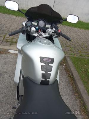 Grey Honda VFR 800 2003 in Tallinn, with an engine capacity of 0.78 L and mileage of 64 thousand km for 2500 €, photo 3 on AUTOMOTO.COM.LV