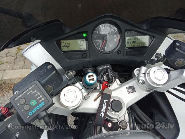 Серый Хонда VFR 800 2003 в Таллин, объемом двигателя 0.78 л и пробегом 64 тыс. км за 2500 €, фото 3 на AUTOMOTO.COM.LV
