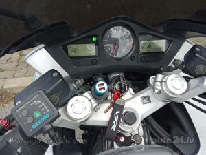 Grey Honda VFR 800 2003 in Tallinn, with an engine capacity of 0.78 L and mileage of 64 thousand km for 2500 €, photo 4 on AUTOMOTO.COM.LV