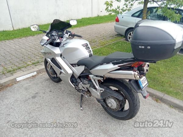 Серый Хонда VFR 800 2003 в Таллин, объемом двигателя 0.78 л и пробегом 64 тыс. км за 2500 €, фото 5 на AUTOMOTO.COM.LV