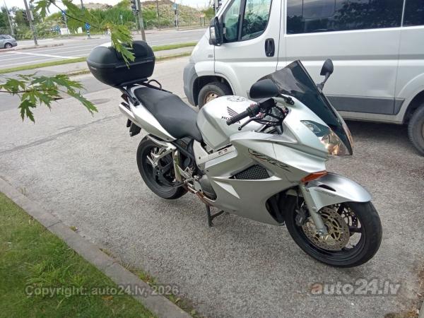 Серый Хонда VFR 800 2003 в Таллин, объемом двигателя 0.78 л и пробегом 64 тыс. км за 2500 €, фото 6 на AUTOMOTO.COM.LV