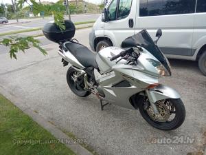 Grey Honda VFR 800 2003 in Tallinn, with an engine capacity of 0.78 L and mileage of 64 thousand km for 2500 €, photo 7 on AUTOMOTO.COM.LV