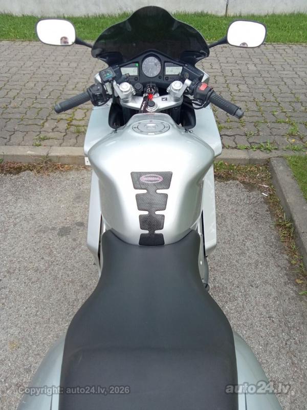 Серый Хонда VFR 800 2003 в Таллин, объемом двигателя 0.78 л и пробегом 64 тыс. км за 2500 €, фото 7 на AUTOMOTO.COM.LV