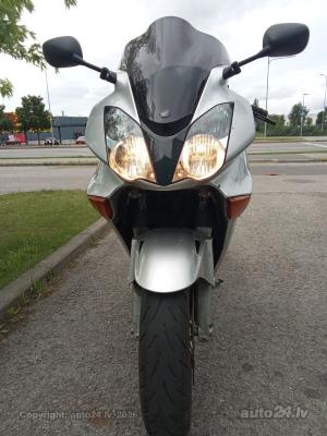 Grey Honda VFR 800 2003 in Tallinn, with an engine capacity of 0.78 L and mileage of 64 thousand km for 2500 €, photo 11 on AUTOMOTO.COM.LV