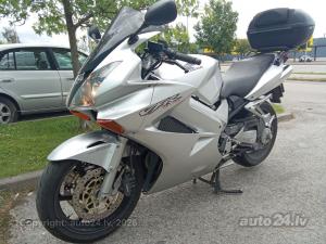 Grey Honda VFR 800 2003 in Tallinn, with an engine capacity of 0.78 L and mileage of 64 thousand km for 2500 €, photo 13 on AUTOMOTO.COM.LV