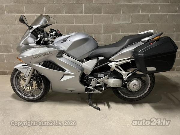 Серый Хонда VFR 800 2006 в Таллин, объемом двигателя 0.78 л и пробегом 22 тыс. км за 5840 €, фото 1 на AUTOMOTO.COM.LV