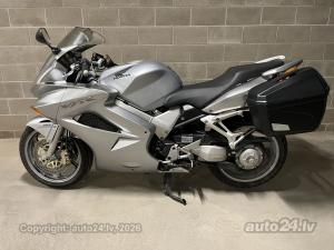 Pelēks Honda VFR 800 2006 Tallina, ar dzinēja tilpumu 0.78 L un nobraukumu 22 tūkst. km par 5840 €, foto  vietnē AUTOMOTO.COM.LV