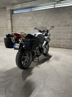 Pelēks Honda VFR 800 2006 Tallina, ar dzinēja tilpumu 0.78 L un nobraukumu 22 tūkst. km par 5840 €, foto 5 vietnē AUTOMOTO.COM.LV