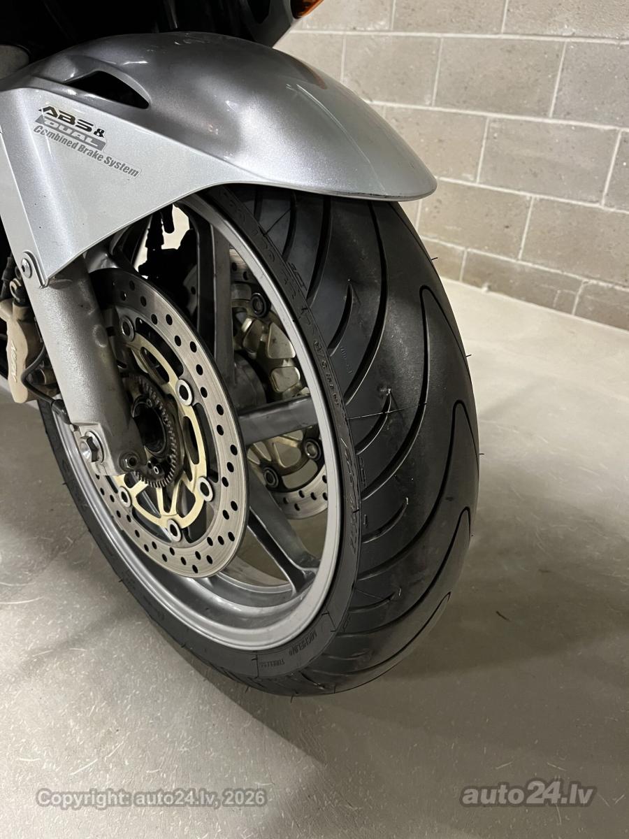 Pelēks Honda VFR 800 2006 Tallina, ar dzinēja tilpumu 0.78 L un nobraukumu 22 tūkst. km par 5840 €, foto 13 vietnē AUTOMOTO.COM.LV